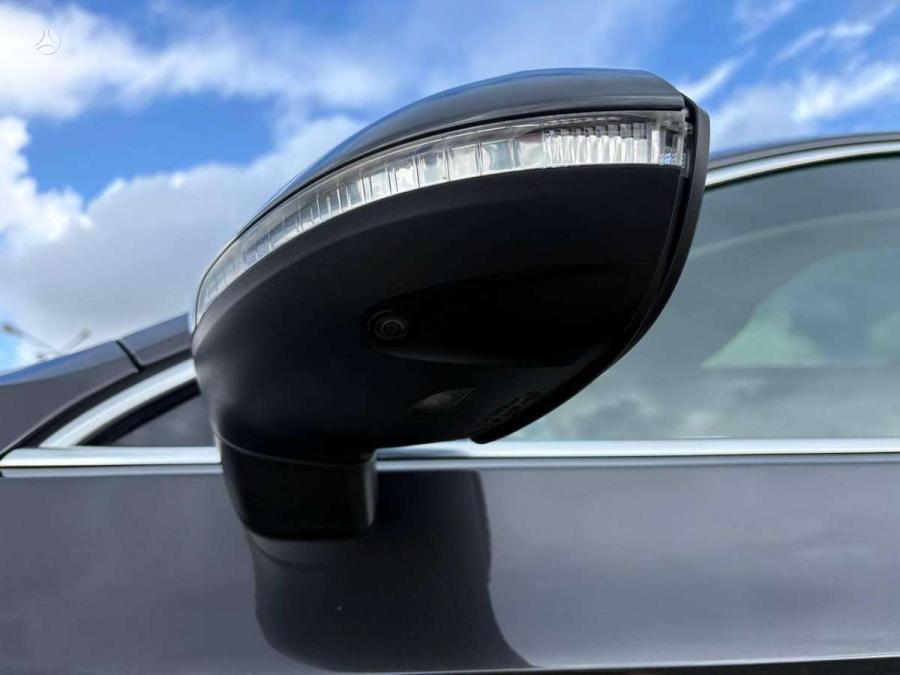 Grey Volkswagen Passat 2022 in Vilnius, with an engine capacity of 1.97 L and mileage of 178 thousand km for 18500 €, photo 12 on AUTOMOTO.COM.LV
