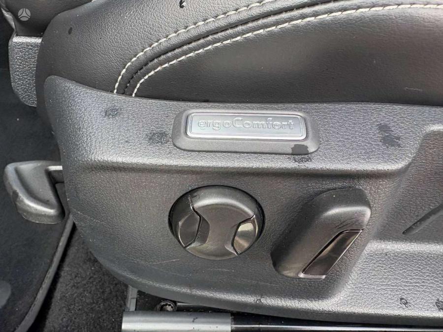 Grey Volkswagen Passat 2022 in Vilnius, with an engine capacity of 1.97 L and mileage of 178 thousand km for 18500 €, photo 14 on AUTOMOTO.COM.LV