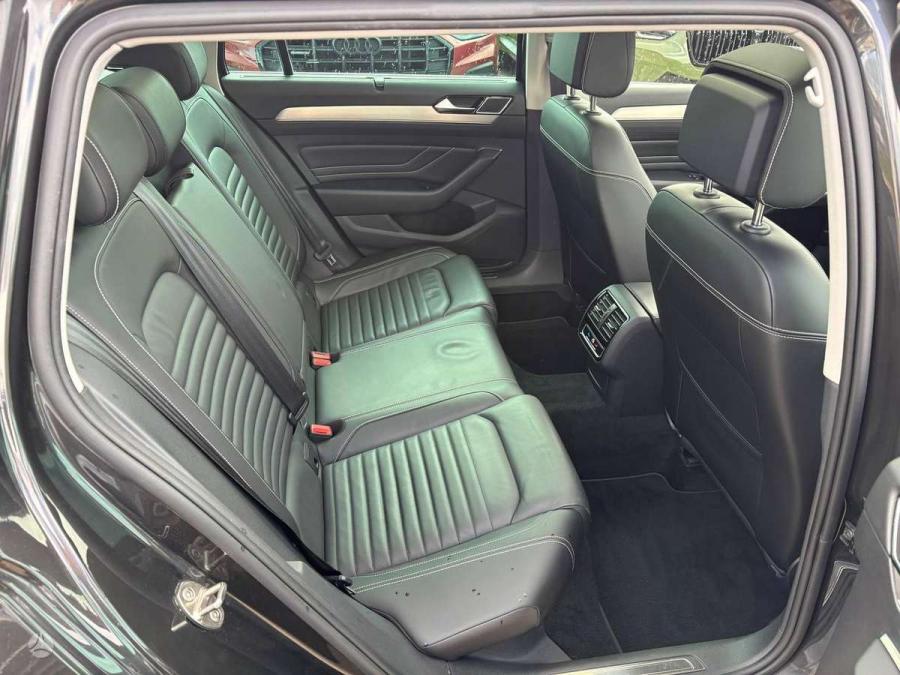 Grey Volkswagen Passat 2022 in Vilnius, with an engine capacity of 1.97 L and mileage of 178 thousand km for 18500 €, photo 18 on AUTOMOTO.COM.LV