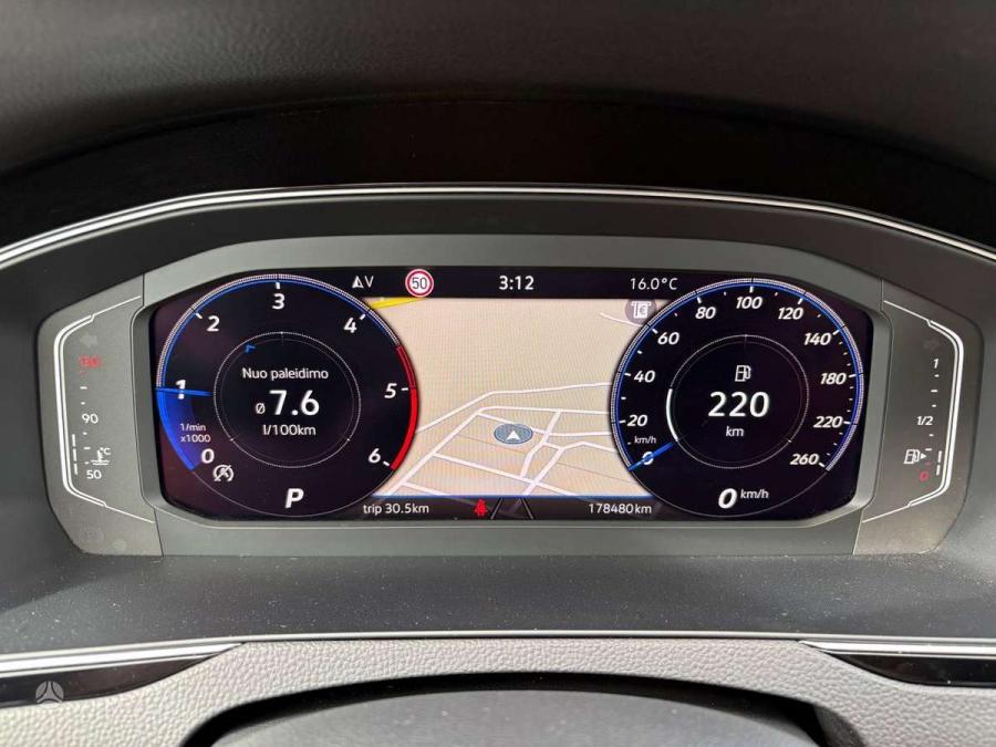 Grey Volkswagen Passat 2022 in Vilnius, with an engine capacity of 1.97 L and mileage of 178 thousand km for 18500 €, photo 21 on AUTOMOTO.COM.LV