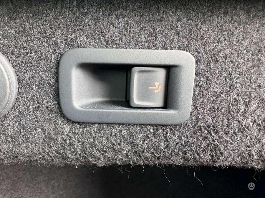 Grey Volkswagen Passat 2022 in Vilnius, with an engine capacity of 1.97 L and mileage of 178 thousand km for 18500 €, photo 32 on AUTOMOTO.COM.LV