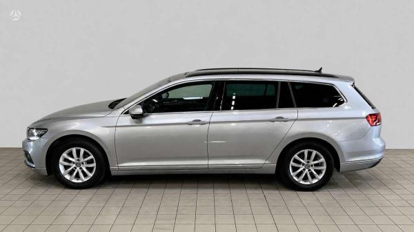 Volkswagen Passat 2022 in Kaunas on AUTOMOTO.COM.LV Grey Volkswagen Passat 2022 in Kaunas, with an engine capacity of 1.97 L and mileage of 132 thousand km for 17700 €, photo 3 on AUTOMOTO.COM.LV