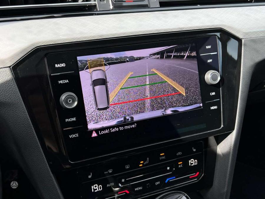 Pelēks Volkswagen Passat 2022 Kauņa, ar dzinēja tilpumu 1.97 L un nobraukumu 179 tūkst. km par 14999 €, foto 13 vietnē AUTOMOTO.COM.LV