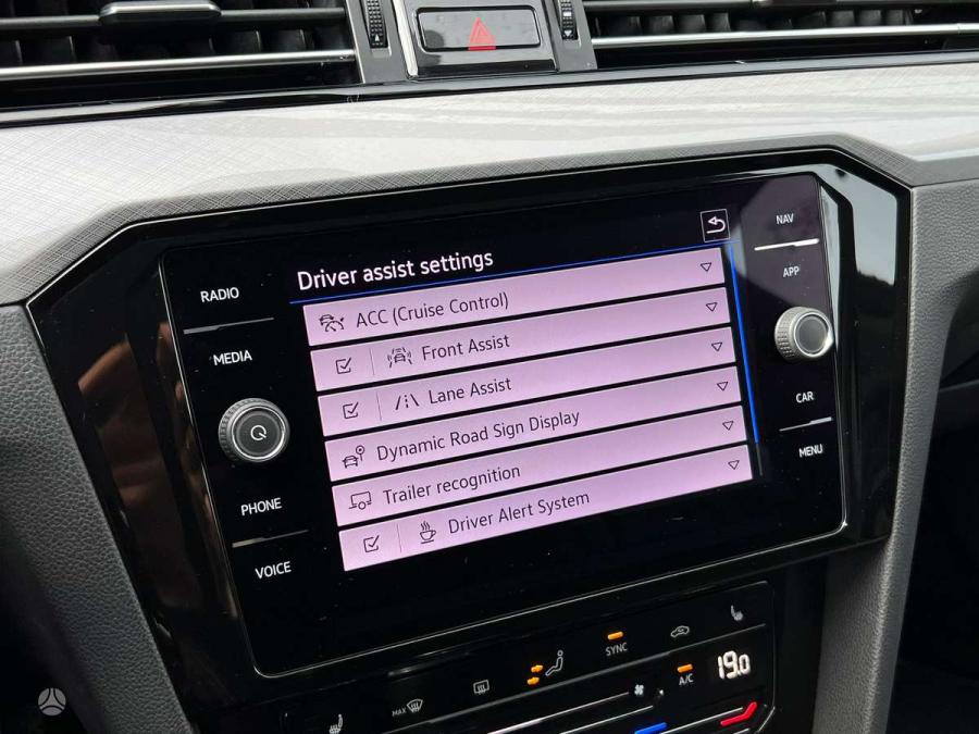 Pelēks Volkswagen Passat 2022 Kauņa, ar dzinēja tilpumu 1.97 L un nobraukumu 179 tūkst. km par 14999 €, foto 14 vietnē AUTOMOTO.COM.LV