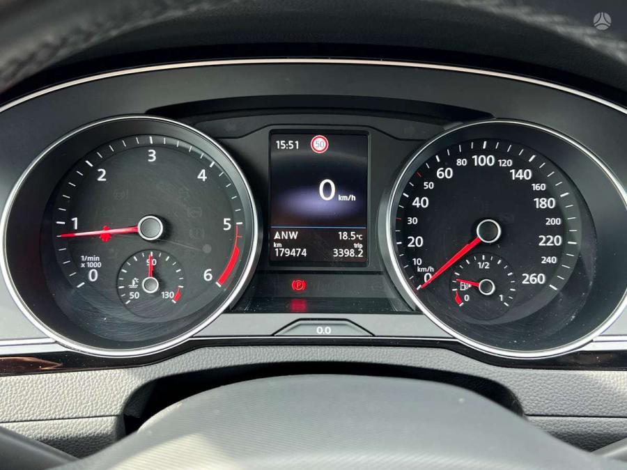 Pelēks Volkswagen Passat 2022 Kauņa, ar dzinēja tilpumu 1.97 L un nobraukumu 179 tūkst. km par 14999 €, foto 16 vietnē AUTOMOTO.COM.LV