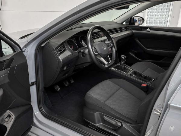 Volkswagen Passat 2022 in Vilnius on AUTOMOTO.COM.LV Grey Volkswagen Passat 2022 in Vilnius, with an engine capacity of 1.97 L and mileage of 162 thousand km for 14900 €, photo 6 on AUTOMOTO.COM.LV