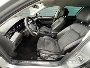 Grey Volkswagen Passat 2022 in Tallinn, with an engine capacity of 1.40 L and mileage of 198 thousand km for 17999 €, photo 13 on AUTOMOTO.COM.LV