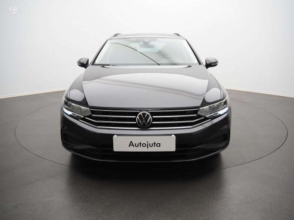 Pelēks Volkswagen Passat 2022 Viļņa, ar dzinēja tilpumu 1.97 L un nobraukumu 120 tūkst. km par 15500 €, foto 3 vietnē AUTOMOTO.COM.LV