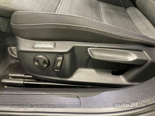 Grey Volkswagen Passat 2022 in Tallinn, with an engine capacity of 1.50 L and mileage of 104 thousand km for 17990 €, photo 8 on AUTOMOTO.COM.LV