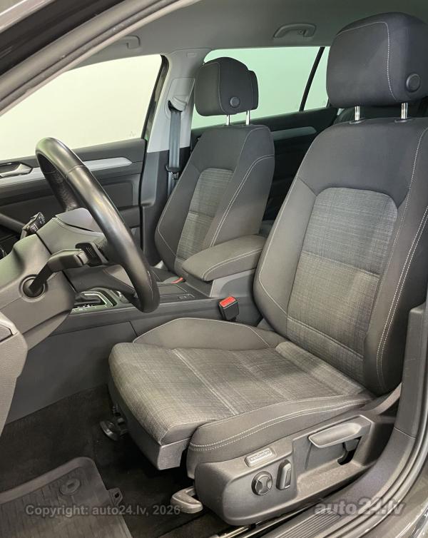 Grey Volkswagen Passat 2022 in Tallinn, with an engine capacity of 1.50 L and mileage of 104 thousand km for 17990 €, photo 9 on AUTOMOTO.COM.LV