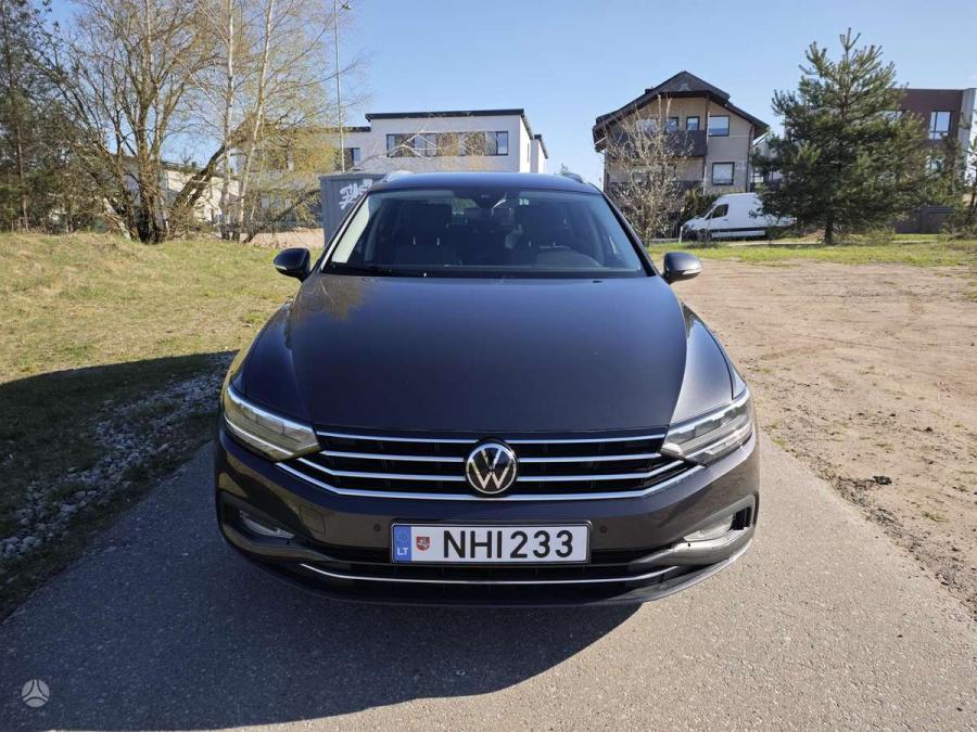 Pelēks Volkswagen Passat 2022 Viļņa, ar dzinēja tilpumu 1.97 L un nobraukumu 256 tūkst. km par 12999 €, foto 1 vietnē AUTOMOTO.COM.LV