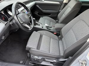 Pelēks Volkswagen Passat 2023 Viļņa, ar dzinēja tilpumu 2.00 L un nobraukumu 176 tūkst. km par 14999 €, foto 17 vietnē AUTOMOTO.COM.LV