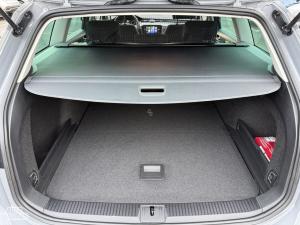 Pelēks Volkswagen Passat 2023 Viļņa, ar dzinēja tilpumu 2.00 L un nobraukumu 176 tūkst. km par 14999 €, foto 12 vietnē AUTOMOTO.COM.LV