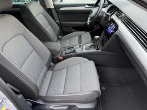 Pelēks Volkswagen Passat 2023 Viļņa, ar dzinēja tilpumu 2.00 L un nobraukumu 176 tūkst. km par 14999 €, foto 15 vietnē AUTOMOTO.COM.LV