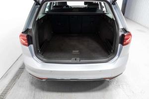 Grey Volkswagen Passat 2023 in Vilnius, with an engine capacity of 2.00 L and mileage of 138 thousand km for 23900 €, photo 22 on AUTOMOTO.COM.LV