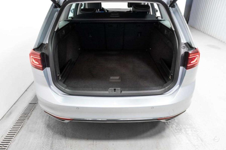 Grey Volkswagen Passat 2023 in Vilnius, with an engine capacity of 2.00 L and mileage of 138 thousand km for 23900 €, photo 22 on AUTOMOTO.COM.LV