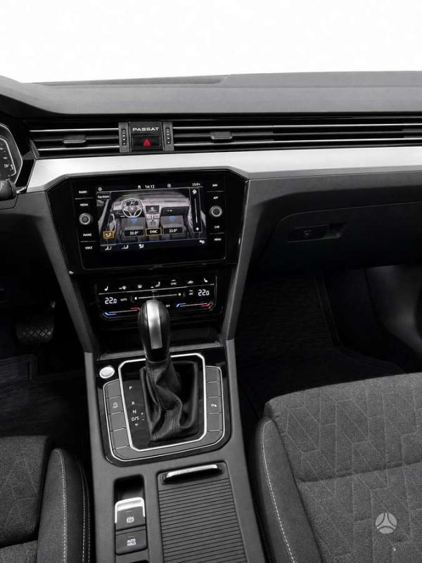 Grey Volkswagen Passat 2023 in Kaunas, with an engine capacity of 1.50 L and mileage of 70 thousand km for 19900 €, photo 10 on AUTOMOTO.COM.LV