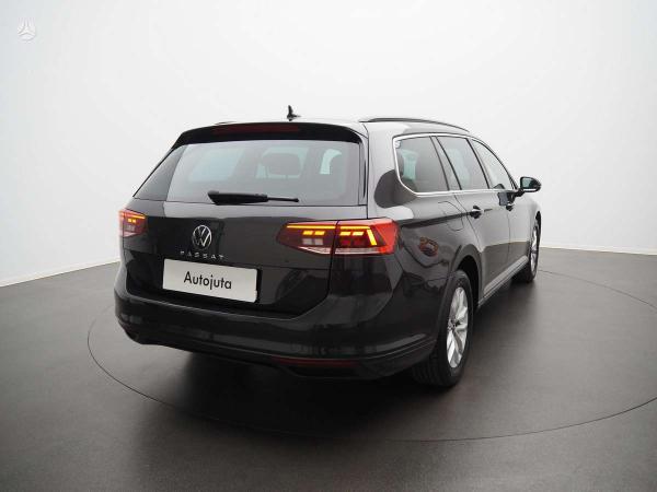 Pelēks Volkswagen Passat 2023 Viļņa, ar dzinēja tilpumu 1.97 L un nobraukumu 160 tūkst. km par 15500 €, foto 4 vietnē AUTOMOTO.COM.LV