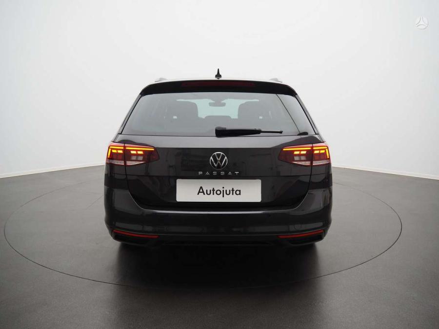 Pelēks Volkswagen Passat 2023 Viļņa, ar dzinēja tilpumu 1.97 L un nobraukumu 160 tūkst. km par 15500 €, foto 6 vietnē AUTOMOTO.COM.LV