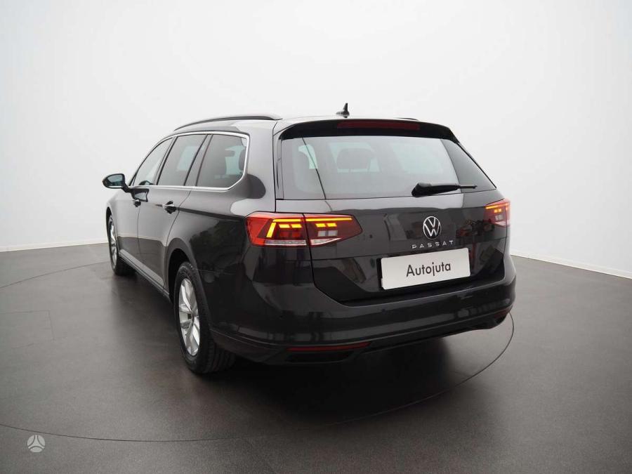 Pelēks Volkswagen Passat 2023 Viļņa, ar dzinēja tilpumu 1.97 L un nobraukumu 160 tūkst. km par 15500 €, foto 7 vietnē AUTOMOTO.COM.LV