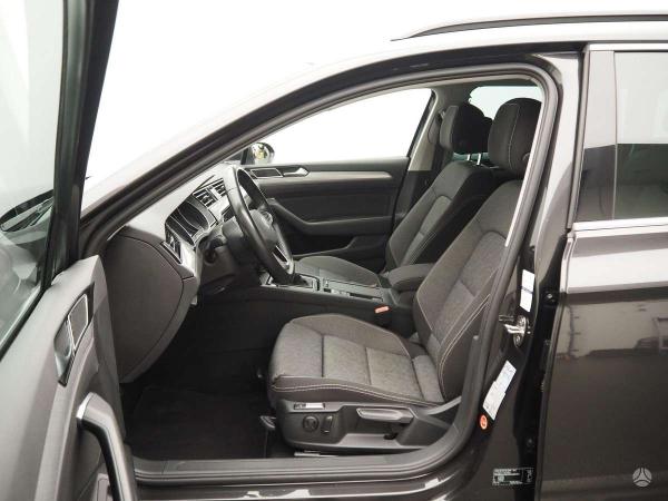 Pelēks Volkswagen Passat 2023 Viļņa, ar dzinēja tilpumu 1.97 L un nobraukumu 160 tūkst. km par 15500 €, foto 8 vietnē AUTOMOTO.COM.LV