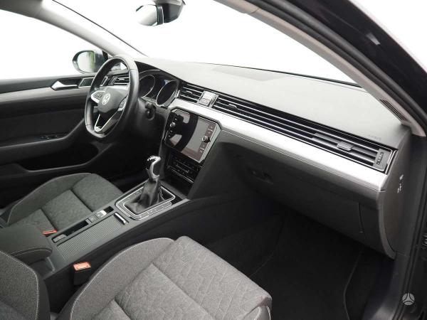 Pelēks Volkswagen Passat 2023 Viļņa, ar dzinēja tilpumu 1.97 L un nobraukumu 160 tūkst. km par 15500 €, foto 10 vietnē AUTOMOTO.COM.LV