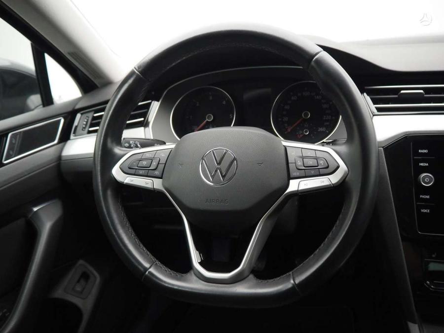 Pelēks Volkswagen Passat 2023 Viļņa, ar dzinēja tilpumu 1.97 L un nobraukumu 160 tūkst. km par 15500 €, foto 22 vietnē AUTOMOTO.COM.LV