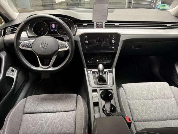Grey Volkswagen Passat 2023 in Vilnius, with an engine capacity of 2.00 L and mileage of 154 thousand km for 15900 €, photo 3 on AUTOMOTO.COM.LV