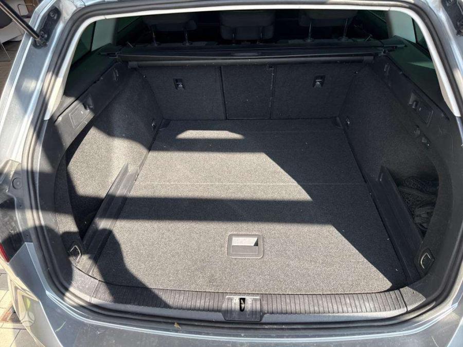Grey Volkswagen Passat 2023 in Vilnius, with an engine capacity of 1.97 L and mileage of 209 thousand km for 14999 €, photo 8 on AUTOMOTO.COM.LV
