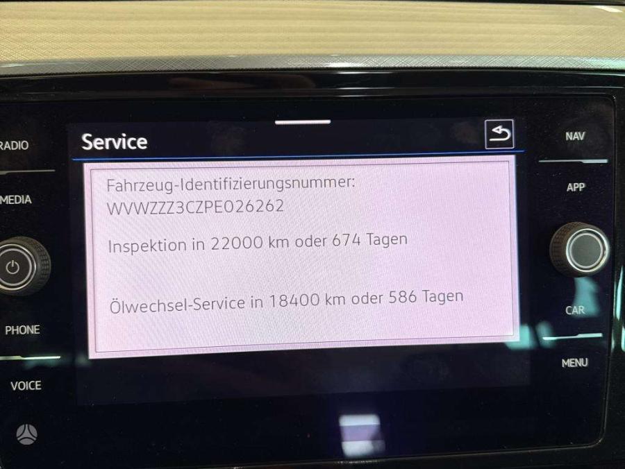 Grey Volkswagen Passat 2023 in Vilnius, with an engine capacity of 1.97 L and mileage of 209 thousand km for 14999 €, photo 10 on AUTOMOTO.COM.LV