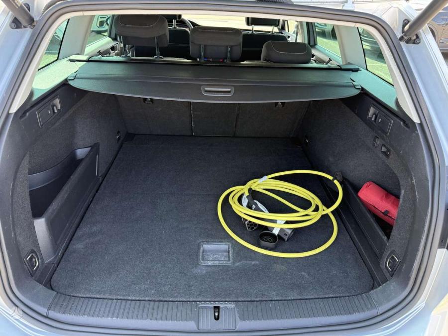Pelēks Volkswagen Passat 2023 Viļņa, ar dzinēja tilpumu 1.40 L un nobraukumu 193 tūkst. km par 15500 €, foto 26 vietnē AUTOMOTO.COM.LV