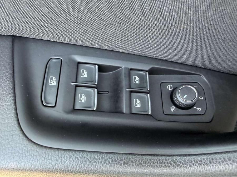 Pelēks Volkswagen Passat 2023 Viļņa, ar dzinēja tilpumu 1.40 L un nobraukumu 193 tūkst. km par 15500 €, foto 44 vietnē AUTOMOTO.COM.LV