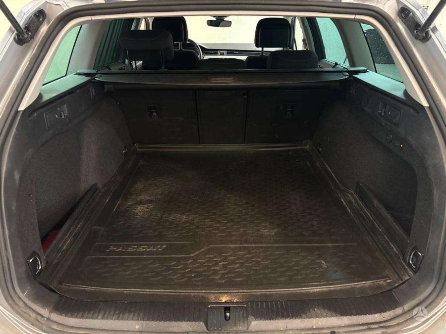 Grey Volkswagen Passat 2023 in Vilnius, with an engine capacity of 1.50 L and mileage of 22 thousand km for 25050 €, photo 15 on AUTOMOTO.COM.LV