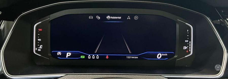 Grey Volkswagen Passat 2023 in Kaunas, with an engine capacity of 1.97 L and mileage of 153 thousand km for 18800 €, photo 6 on AUTOMOTO.COM.LV
