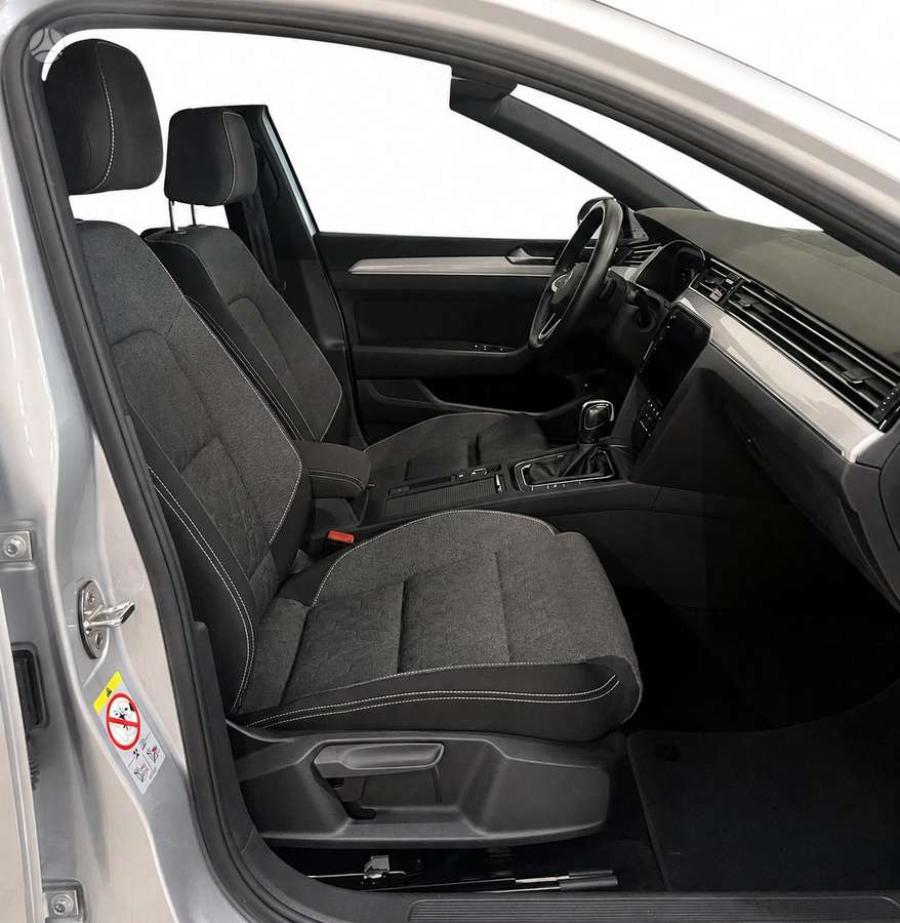 Grey Volkswagen Passat 2023 in Kaunas, with an engine capacity of 1.97 L and mileage of 153 thousand km for 18800 €, photo 10 on AUTOMOTO.COM.LV