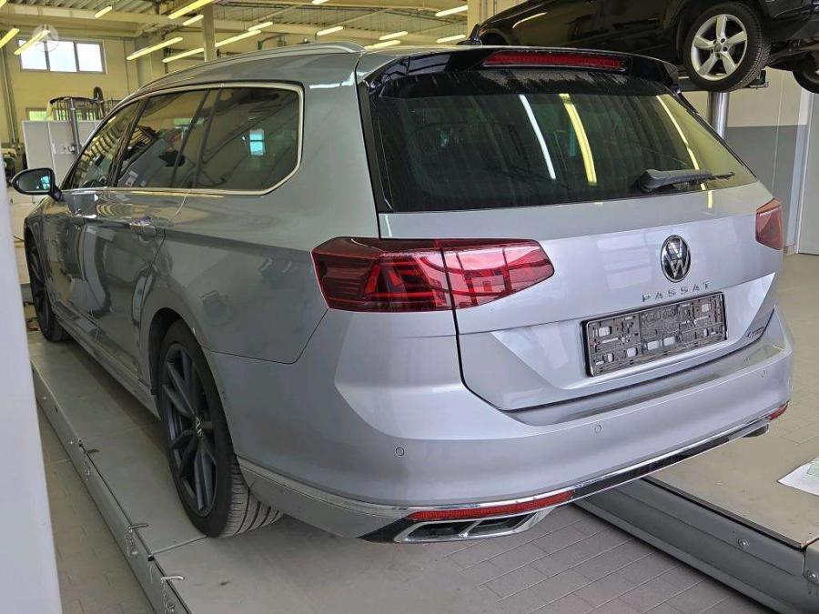 Grey Volkswagen Passat 2023 in Vilnius, with an engine capacity of 1.97 L and mileage of 139 thousand km for 24555 €, photo 4 on AUTOMOTO.COM.LV