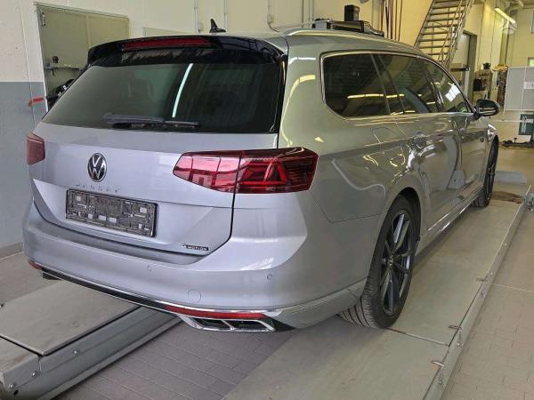 Grey Volkswagen Passat 2023 in Vilnius, with an engine capacity of 1.97 L and mileage of 139 thousand km for 24555 €, photo 4 on AUTOMOTO.COM.LV