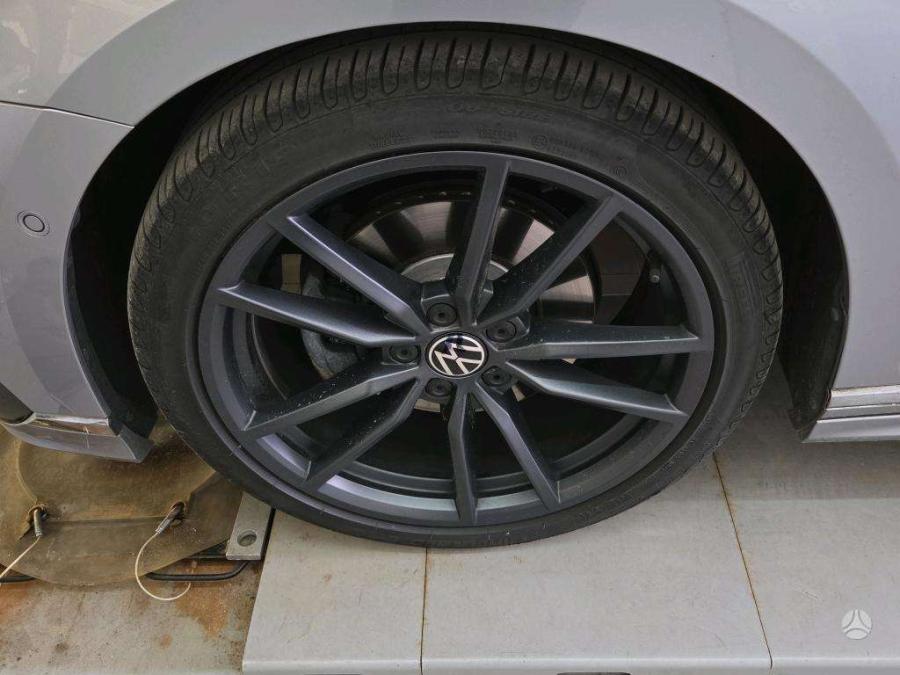 Grey Volkswagen Passat 2023 in Vilnius, with an engine capacity of 1.97 L and mileage of 139 thousand km for 24555 €, photo 13 on AUTOMOTO.COM.LV