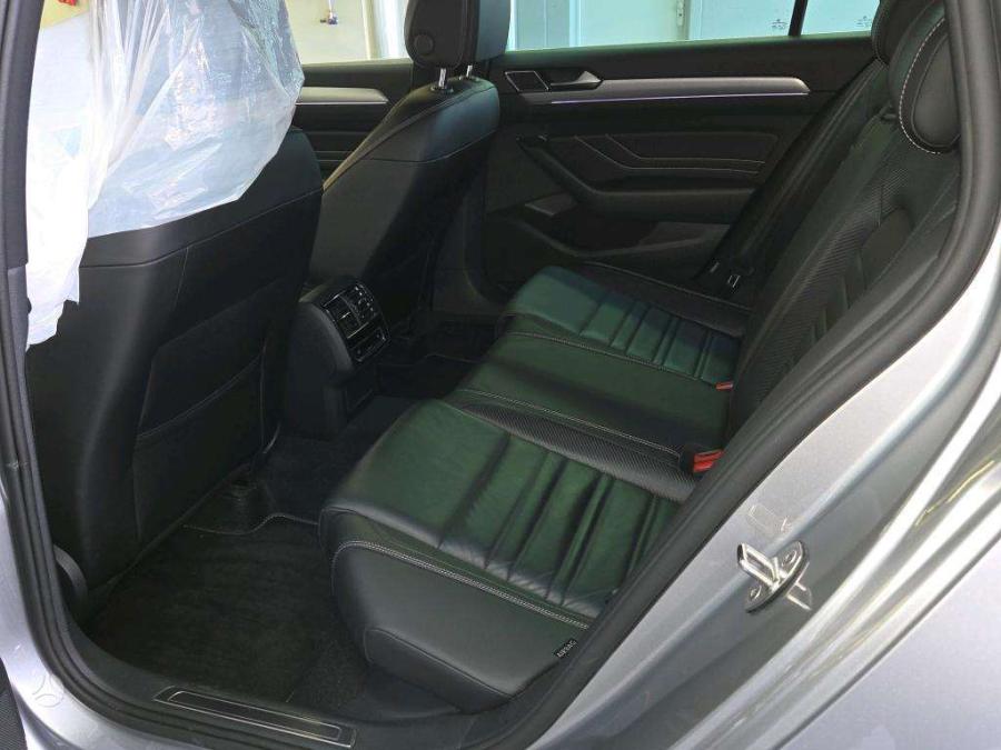 Grey Volkswagen Passat 2023 in Vilnius, with an engine capacity of 1.97 L and mileage of 139 thousand km for 24555 €, photo 18 on AUTOMOTO.COM.LV