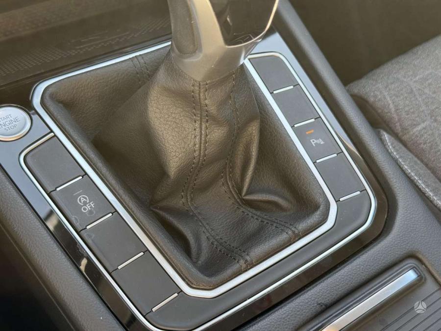 Pelēks Volkswagen Passat 2023 Viļņa, ar dzinēja tilpumu 1.97 L un nobraukumu 209 tūkst. km par 14999 €, foto 22 vietnē AUTOMOTO.COM.LV