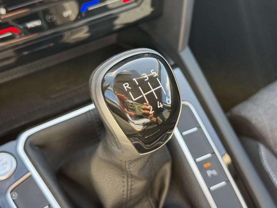 Pelēks Volkswagen Passat 2023 Viļņa, ar dzinēja tilpumu 1.97 L un nobraukumu 209 tūkst. km par 14999 €, foto 23 vietnē AUTOMOTO.COM.LV
