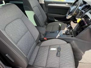 Pelēks Volkswagen Passat 2023 Viļņa, ar dzinēja tilpumu 1.97 L un nobraukumu 209 tūkst. km par 14999 €, foto 26 vietnē AUTOMOTO.COM.LV