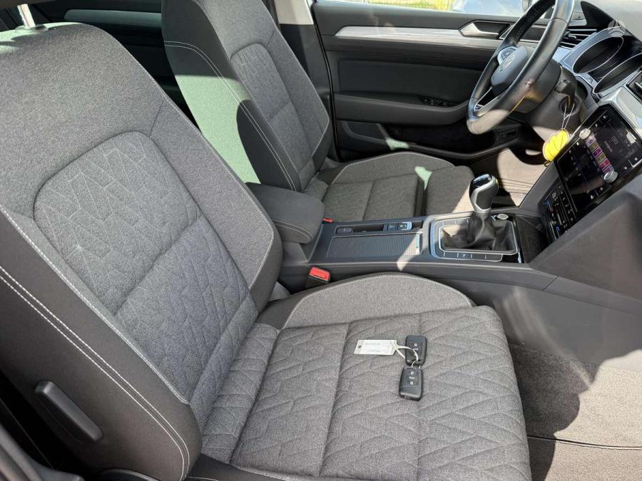 Pelēks Volkswagen Passat 2023 Viļņa, ar dzinēja tilpumu 1.97 L un nobraukumu 209 tūkst. km par 14999 €, foto 26 vietnē AUTOMOTO.COM.LV
