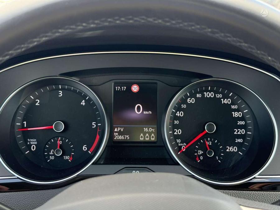 Pelēks Volkswagen Passat 2023 Viļņa, ar dzinēja tilpumu 1.97 L un nobraukumu 209 tūkst. km par 14999 €, foto 35 vietnē AUTOMOTO.COM.LV