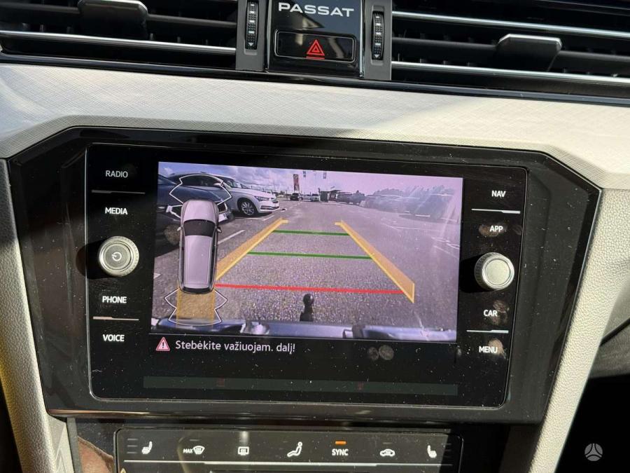Pelēks Volkswagen Passat 2023 Viļņa, ar dzinēja tilpumu 1.97 L un nobraukumu 209 tūkst. km par 14999 €, foto 37 vietnē AUTOMOTO.COM.LV