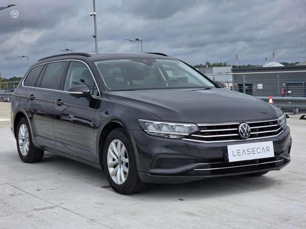 Pelēks Volkswagen Passat 2023 Viļņa, ar dzinēja tilpumu 1.50 L un nobraukumu 92 tūkst. km par 19380 €, foto 2 vietnē AUTOMOTO.COM.LV