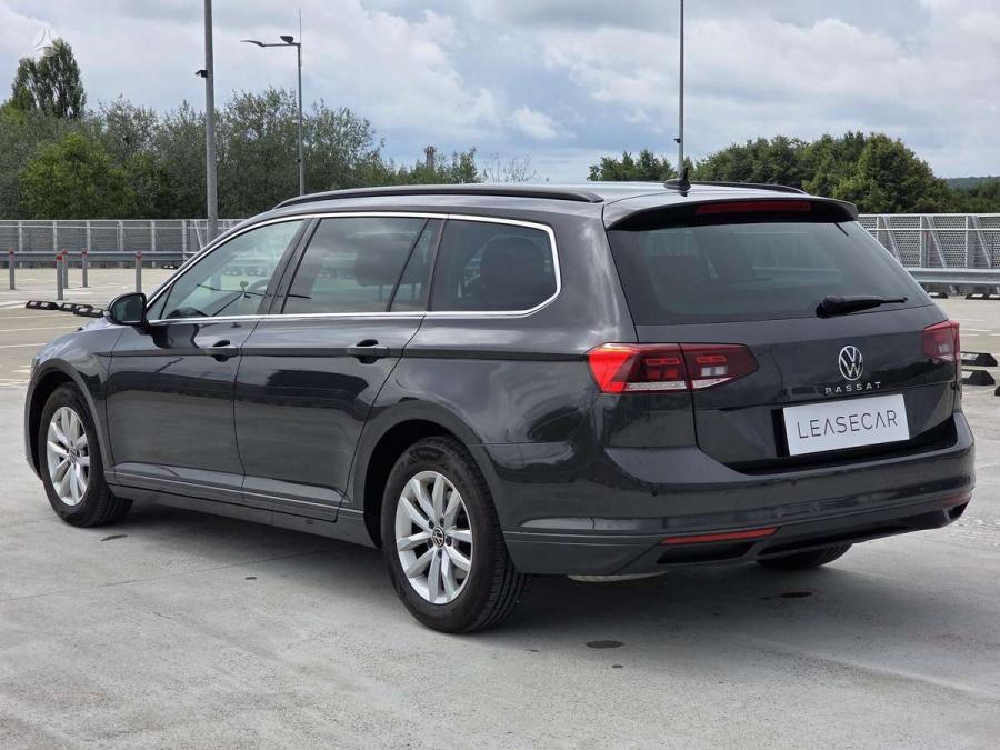 Grey Volkswagen Passat 2023 in Vilnius, with an engine capacity of 1.50 L and mileage of 92 thousand km for 19380 €, photo 4 on AUTOMOTO.COM.LV