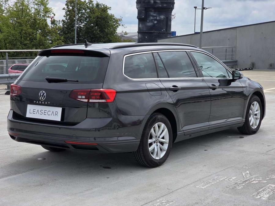 Grey Volkswagen Passat 2023 in Vilnius, with an engine capacity of 1.50 L and mileage of 92 thousand km for 19380 €, photo 5 on AUTOMOTO.COM.LV