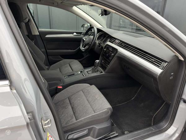 Pelēks Volkswagen Passat 2023 Tauragė, ar dzinēja tilpumu 2.00 L un nobraukumu 214 tūkst. km par 12705 €, foto 8 vietnē AUTOMOTO.COM.LV