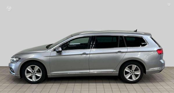 Pelēks Volkswagen Passat 2023 Kauņa, ar dzinēja tilpumu 1.98 L un nobraukumu 129 tūkst. km par 21900 €, foto 2 vietnē AUTOMOTO.COM.LV
